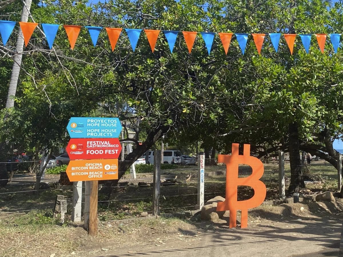 Bitcoin Beach, El Salvador: Liderando la Frontera Digital | Vivo Latam ...